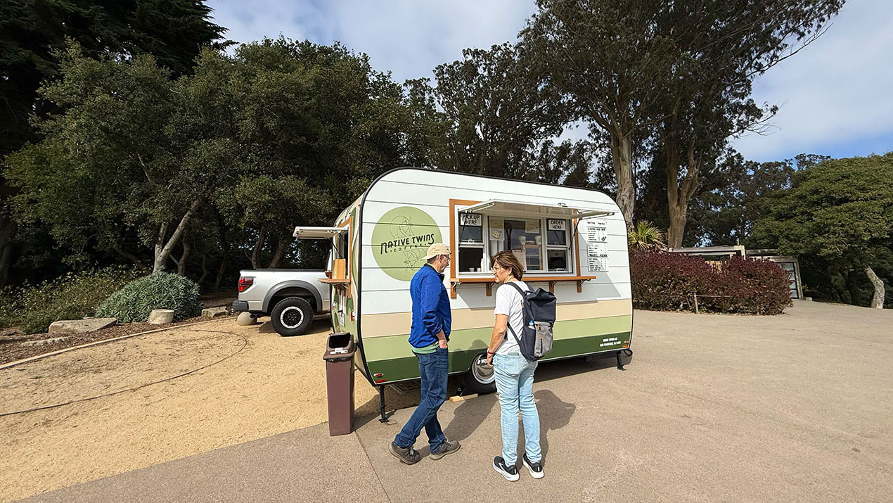 Twins bring coffee to Lafayette Park – THE NEW FILLMORE
